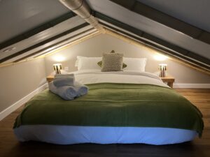 Birdholme Glamping | safari lodges with private hot tubs Notts